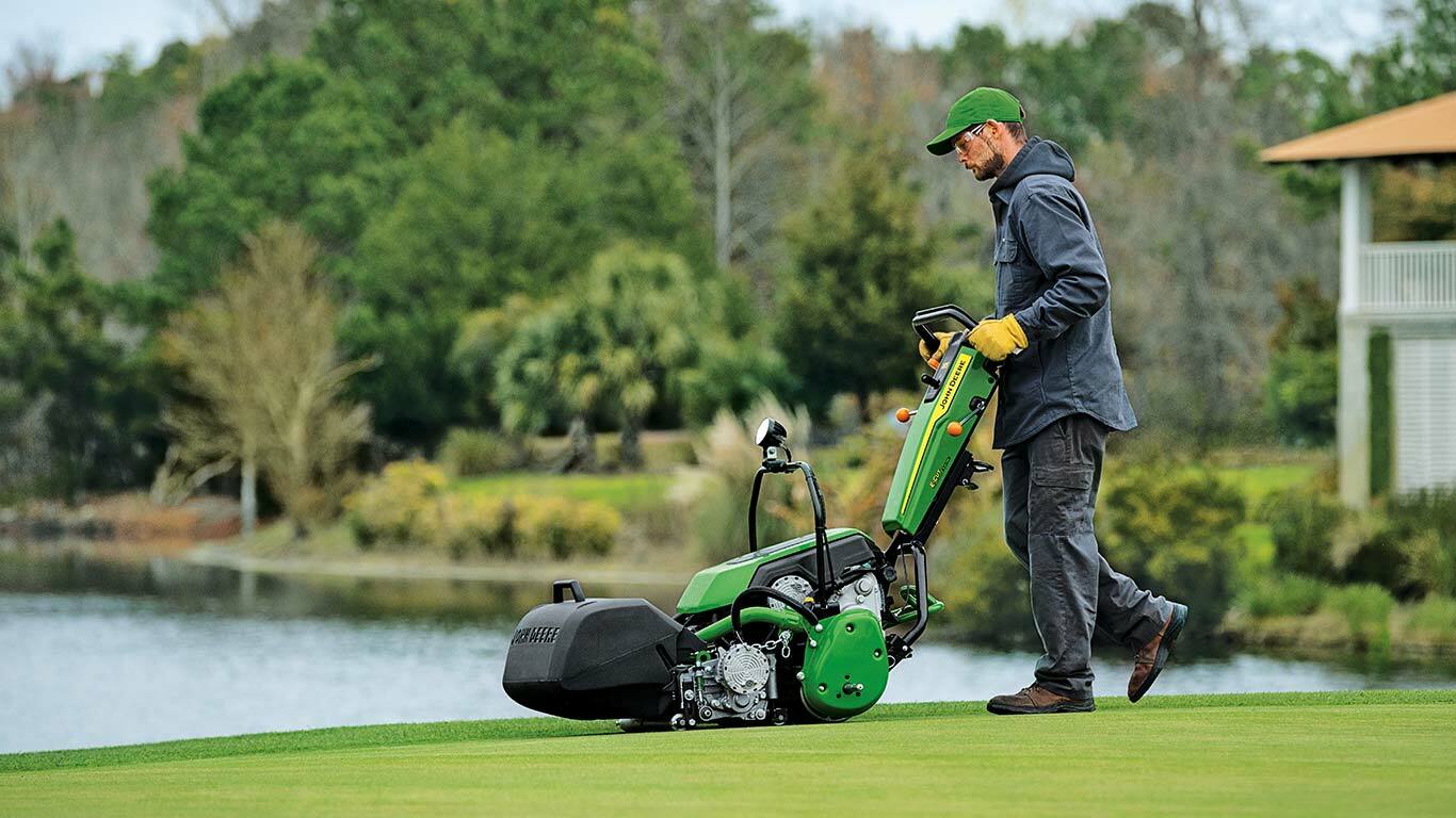 185 E-Cut™ Electric | Ručne vedené kosačky na greeny | John Deere SK